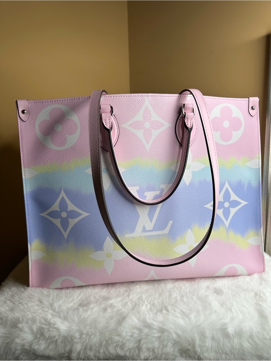Louis Vuitton | Bags | Limited Edition Louis Vuitton Escale On The Go ...